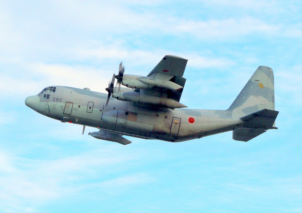 2024年10月16日（水） 航空空自衛隊 KC－130H 戦術輸送機 ハーキュリーズ（小牧基地）、85－1080番機が離陸